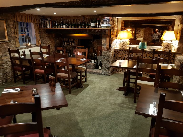 The Carpenters Arms | Pub & Accommodation | Stanton Wick